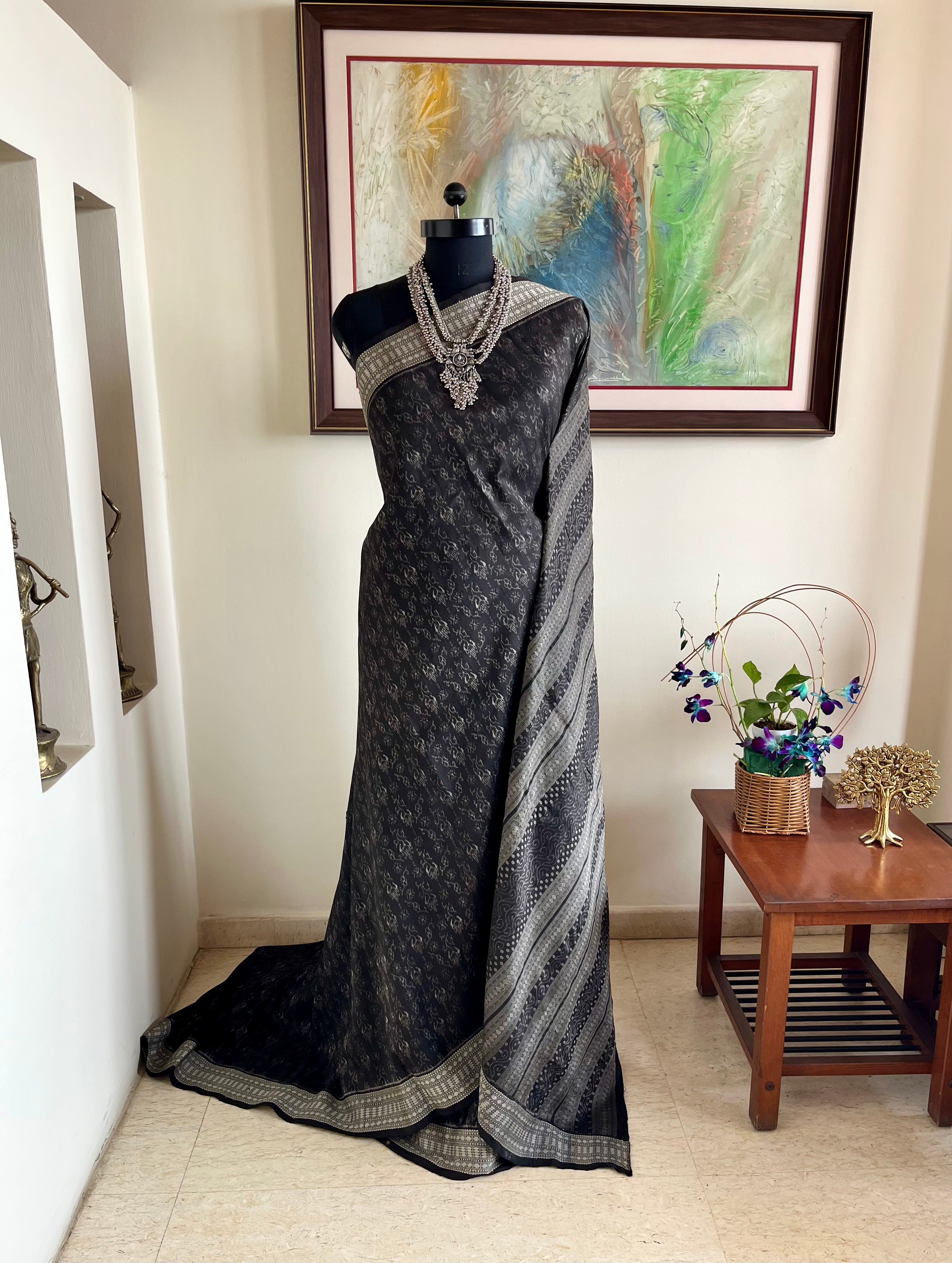 SUBHITA – BLACK SAMBALPURI IKAT WITH FLORAL BANDHA MAGIC – MOS Preloved
